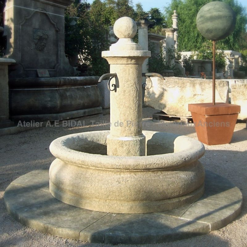 Small round garden fountain carved in stone | Rustic central fountain