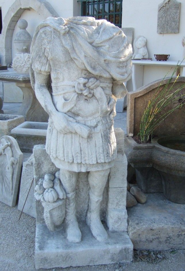 Sculpture en pierre Alain Bidal : statue décorative pour l'extérieur