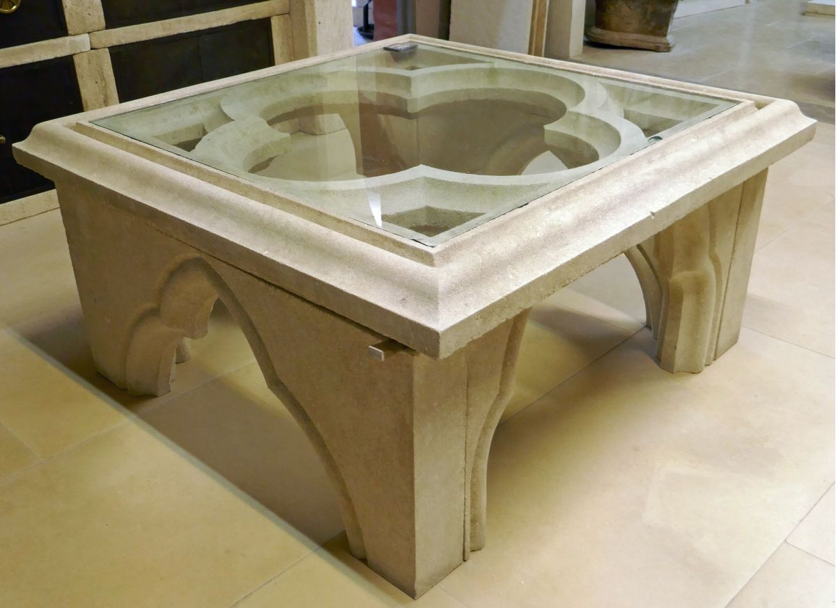 Mobilier d'intérieur Alain Bidal : table basse en pierre naturelle