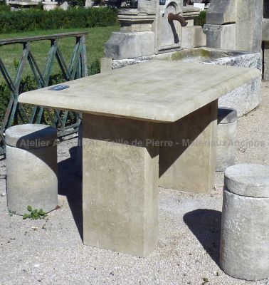 Table en pierre de bureau - réalisation du tailleur de pierre A Bidal.