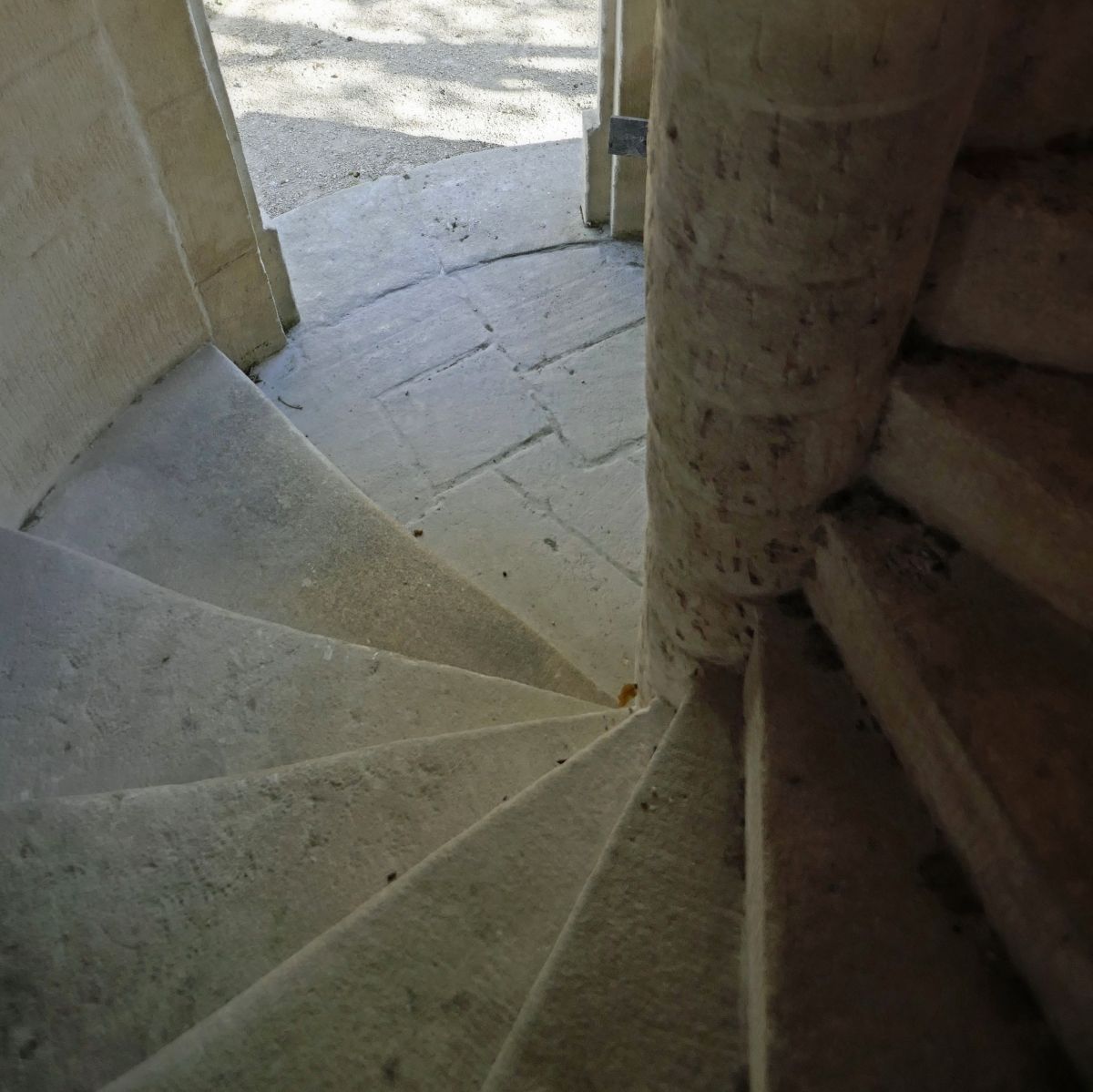 Stone staircase in an helicoidal form crafted by Alain Bidal workshop.