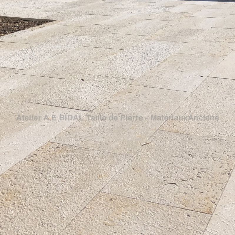 Dallage en pierre naturelle d'avy style dallage ancien par Alain Bidal