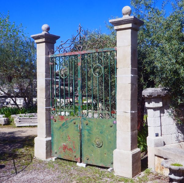Colonne toscane par l'artisan tailleur de pierre A Bidal du Vaucluse