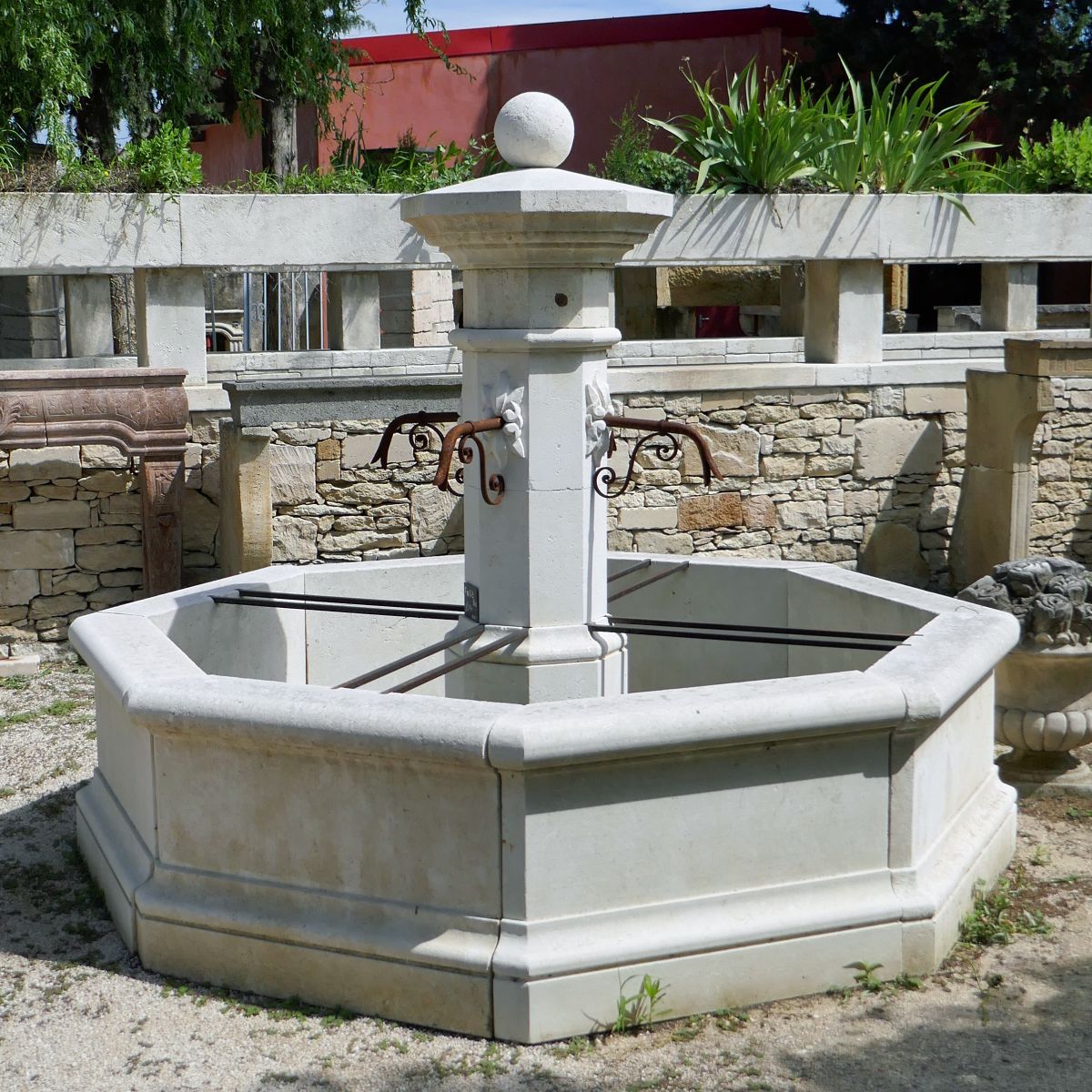 Large Provence fountain carved in Avy stone - Octagonal stone fountain