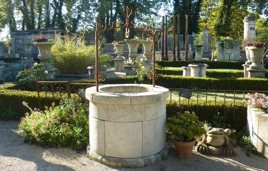 Puits en pierre - Décoration de jardin en pierre - Atelier BIDAL Alain
