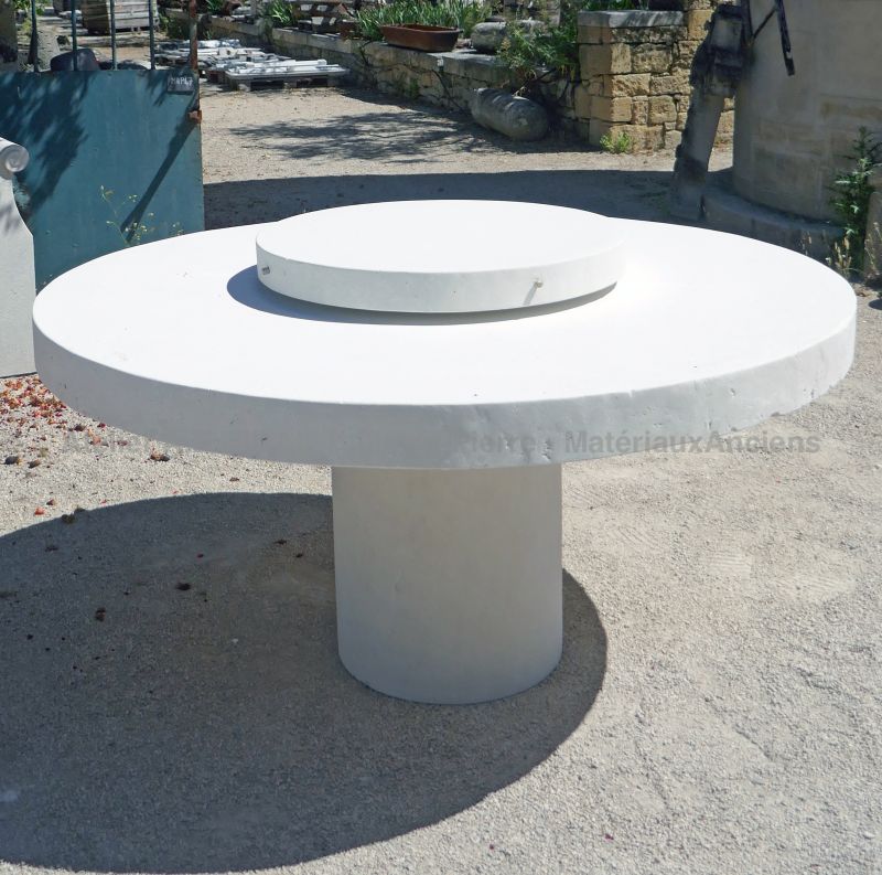 Mobilier de jardin en pierre : table circulaire en pierre blanche