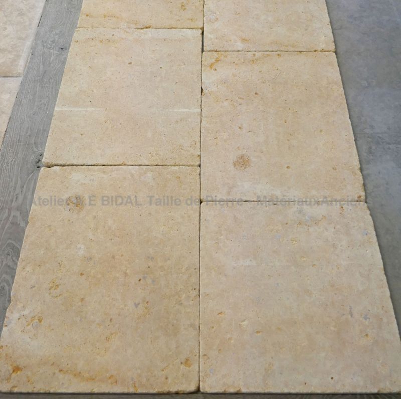 Dallage rustique en pierre naturelle de Bourgogne : Vallangis Antique