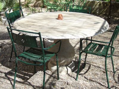 Grande table de jardin en pierre- mobilier artisanal extérieur A Bidal