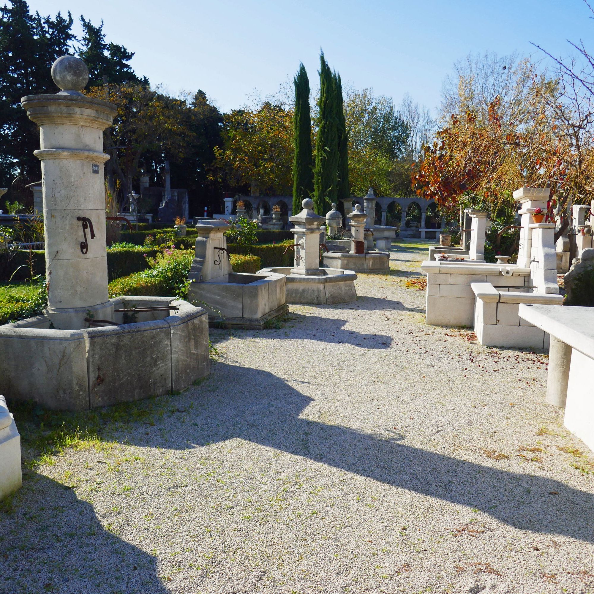 Alain Bidal offers beautiful sinks, bowls and basins in natural stone.
