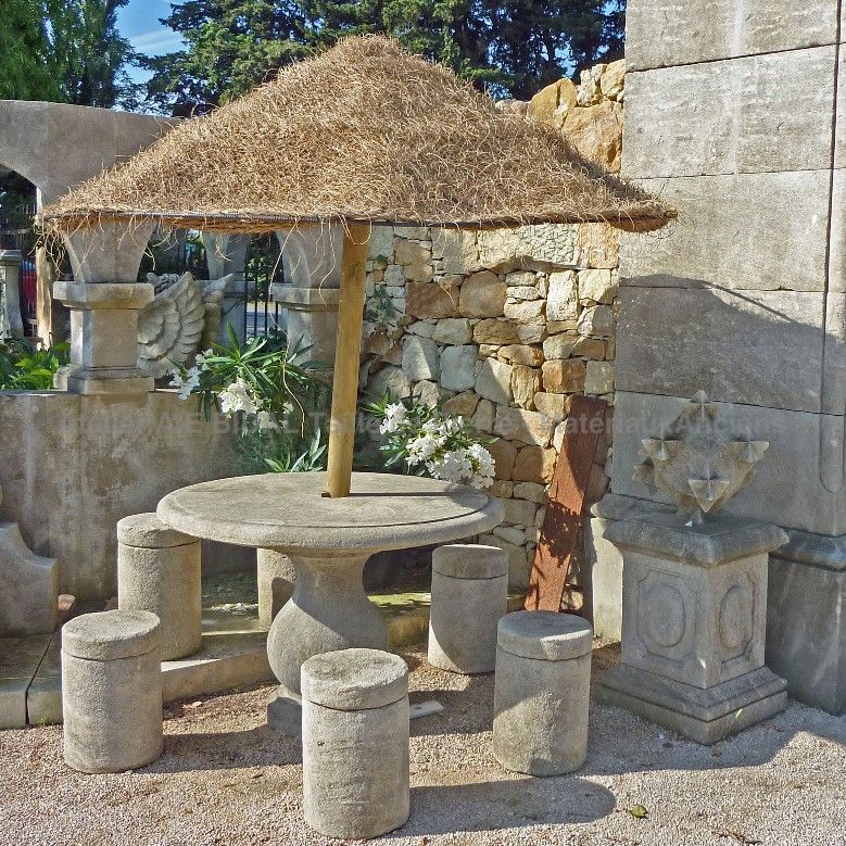 Table en pierre blanche du Lubéron - taille de pierre par Alain Bidal.