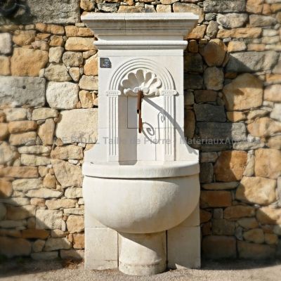 Fontaine murale de jardin en pierre naturelle avec vasque et coquille