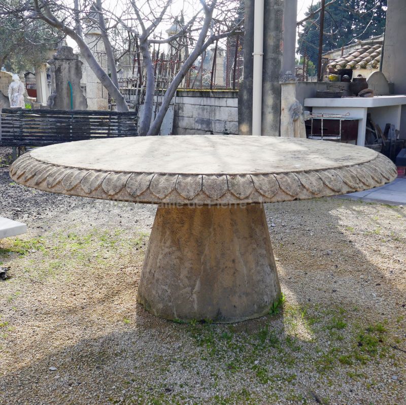 Stone garden table in a rustic and authentic style - AE Bidal.